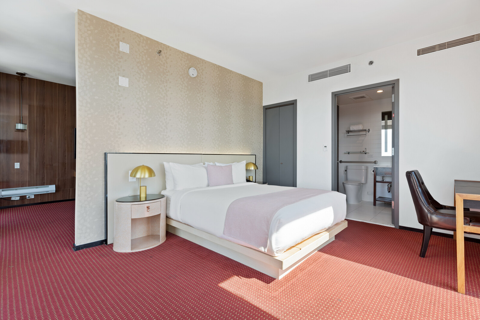 Queens Hotel Rooms and Suites in Flushing, NY | The Parc Hotel